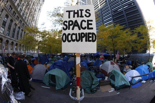 The Occupy Wall Street encampment at Zuccotti Park in lower Manhattan ...